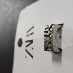 Zara | Jewelry | Zara Embossed Signet Ring | Poshmark